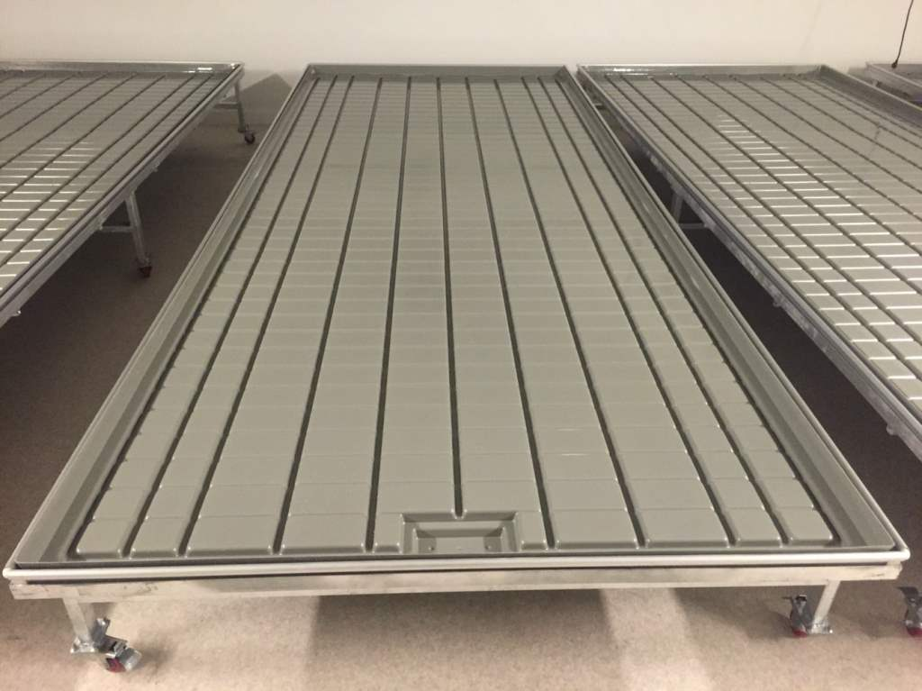 Hydroponic Flood And Drain Table Vertical Farming System - Thump Supplier